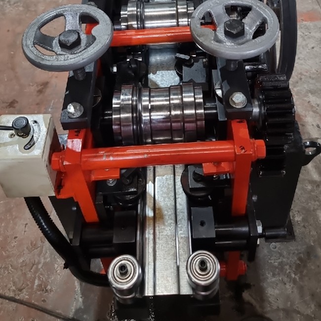 rolling shutter making machine 7 roll 2 desig in Pune - Digambar Engineering Works