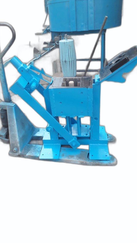Manual Operated Concrete Block Making Machine, Capacity:250 Blocks / 8 ...