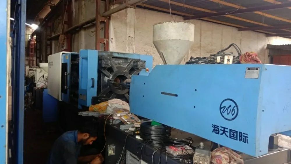 Mild Steel Bakelite Injection Molding Machine, Capacity: 140 Ton, 15 Kw ...