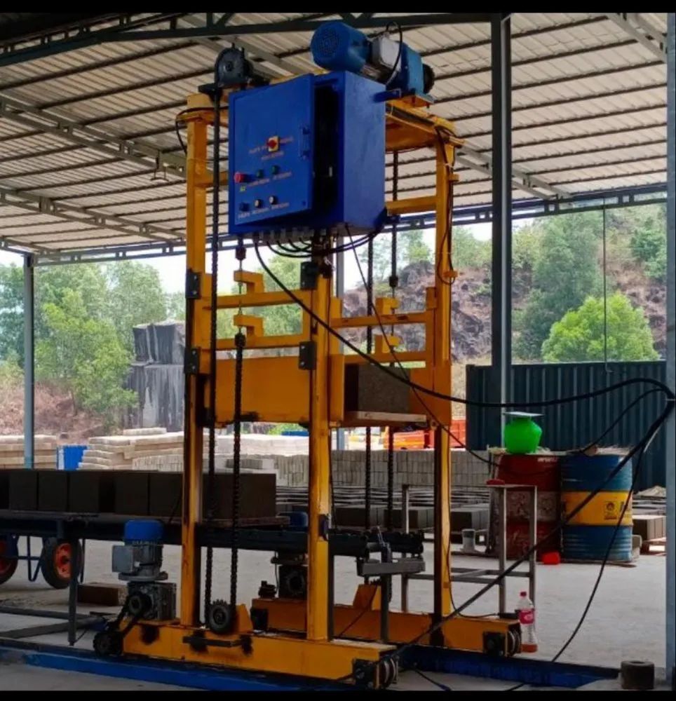 Mild Steel Hollow Block Pallet Stacker Machine, For Material Handling ...